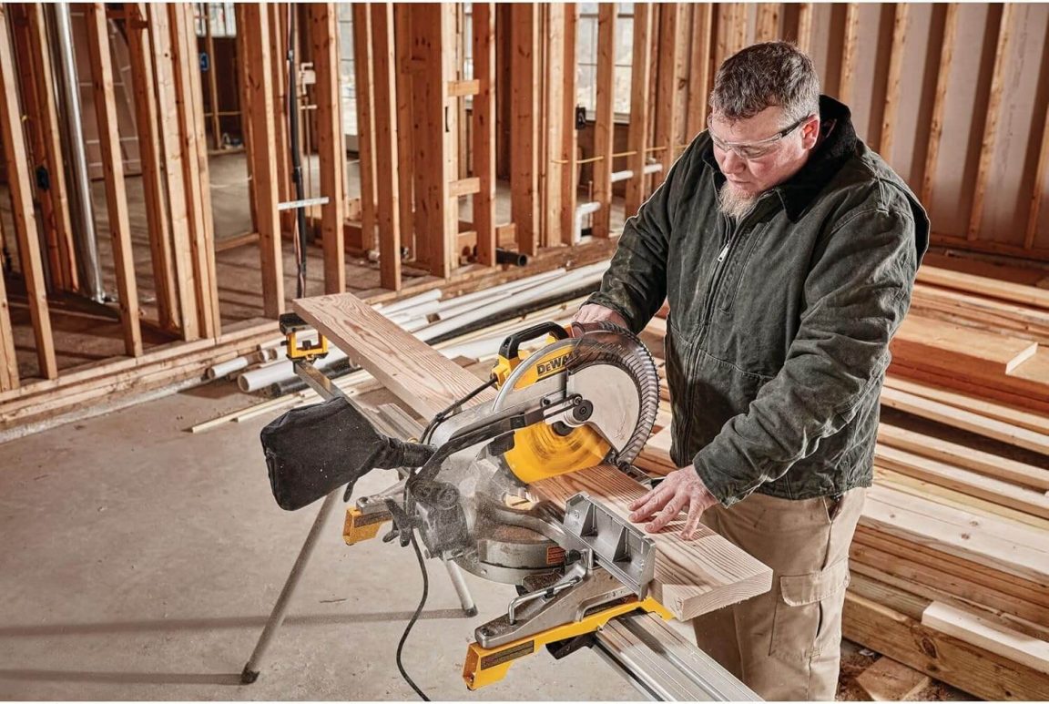 16 Essential Woodworking Tools for Beginners