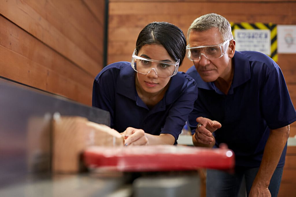 Guide to Woodworking: Essential Tips for Beginners - Bubblerelief ...