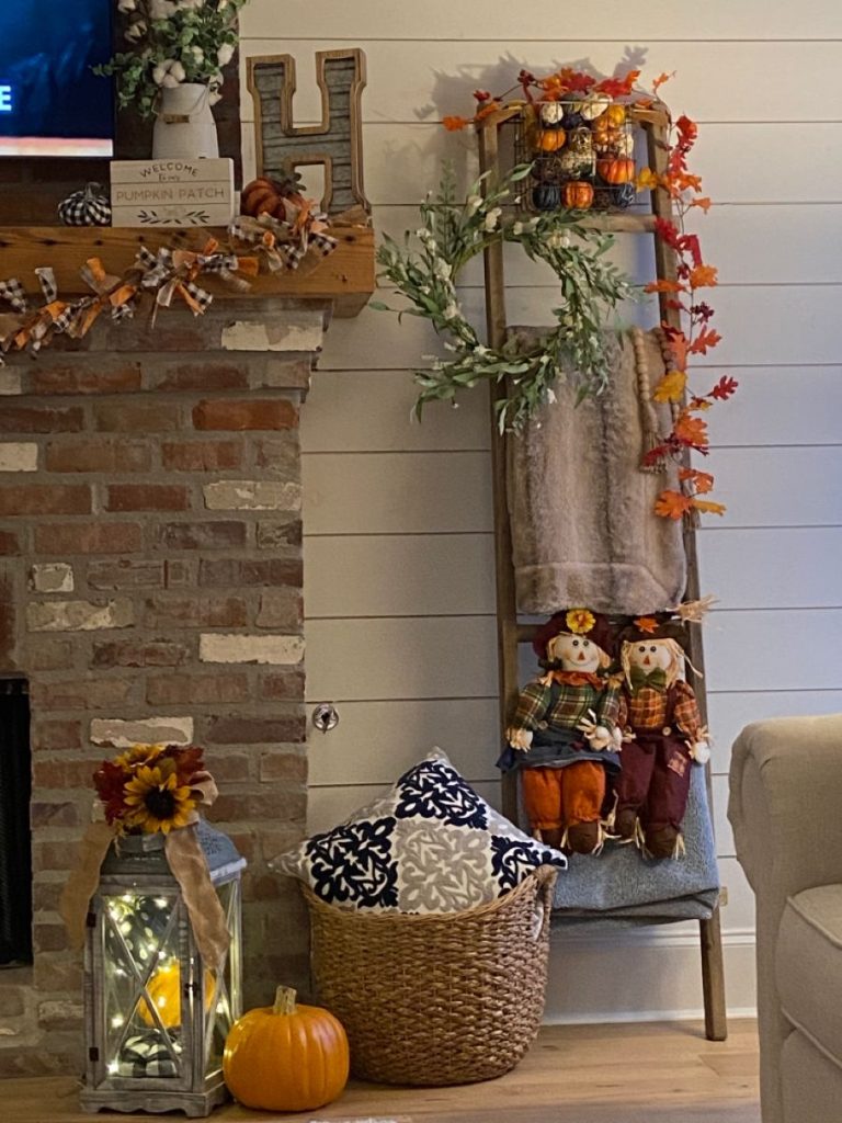 20 Charming Fall Wood Crafts to Enhance Your Home